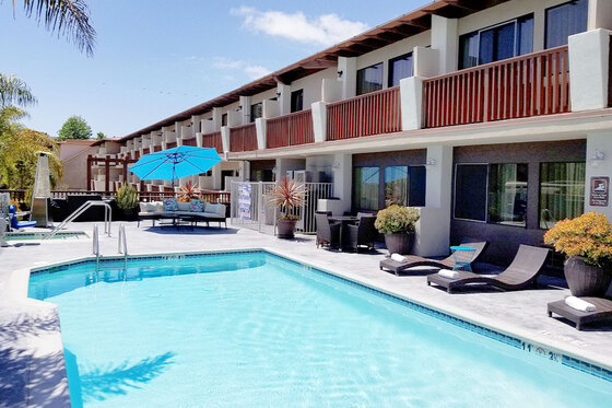 Holiday Inn Express & Suites Solana Beach-del Mar, an IHG Hotel: Pool ...