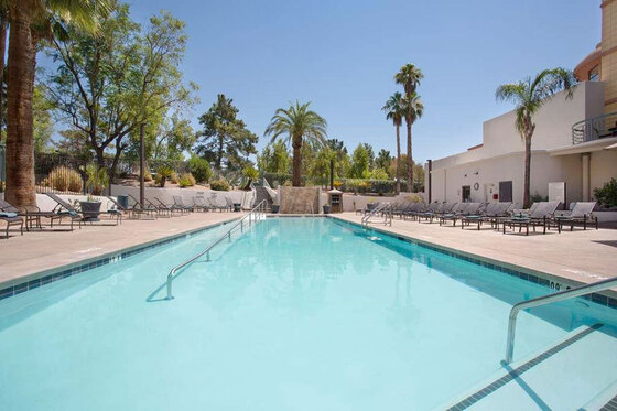 Embassy Suites by Hilton Phoenix Biltmore: Pool & Spa Day Pass Phoenix ...