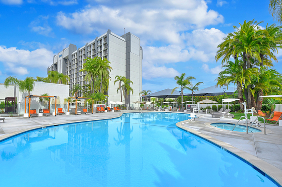 Hilton Irvine/Orange County Airport: Pool & Spa Day Pass Irvine ...