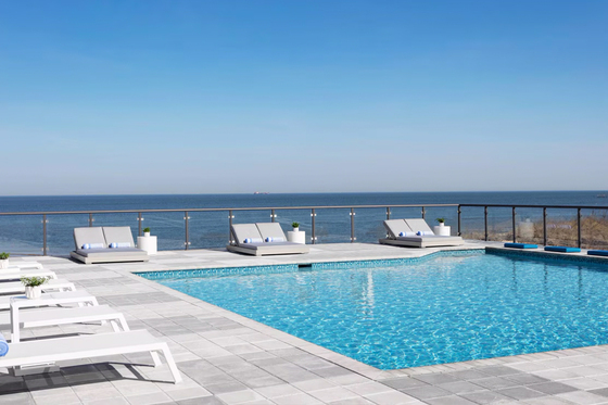 Delta Hotels by Marriott Virginia Beach Waterfront Suites: Pool & Spa ...