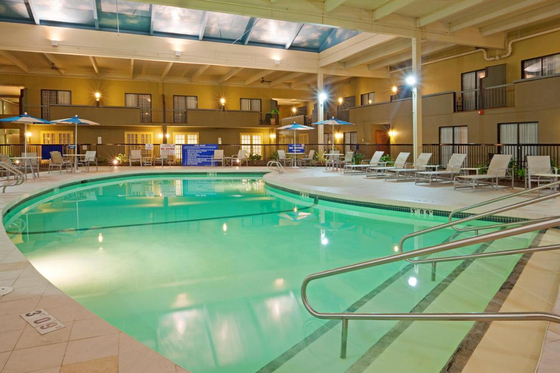 enVision Hotel & Conference Center Mansfield-Foxboro: Pool & Spa Day ...