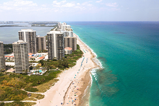 The Singer Oceanfront Resort, Curio Collection by Hilton: Pool & Spa ...