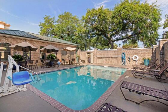 Best Western Savannah Historic District: Pool & Spa Day Pass Savannah ...
