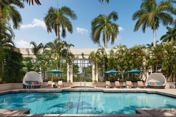 Boca Raton Marriott at Boca Center: Pool & Spa Day Pass Boca Raton ...