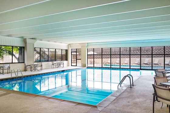 Hilton Kansas City Airport: Pool & Spa Day Pass Kansas City | ResortPass