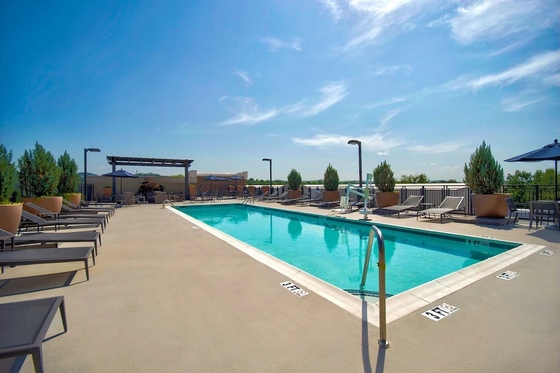 Courtyard Nashville Green Hills: Pool & Spa Day Pass Nashville | ResortPass
