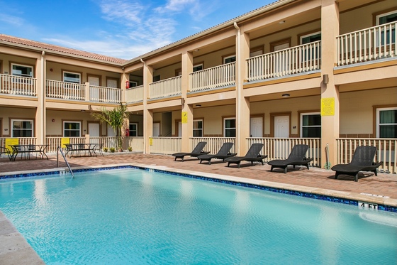 El Delfin Lodge: Pool & Spa Day Pass South Padre Island | ResortPass