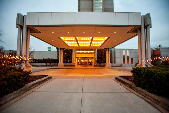 Somerset Inn: Pool & Spa Day Pass Troy | ResortPass