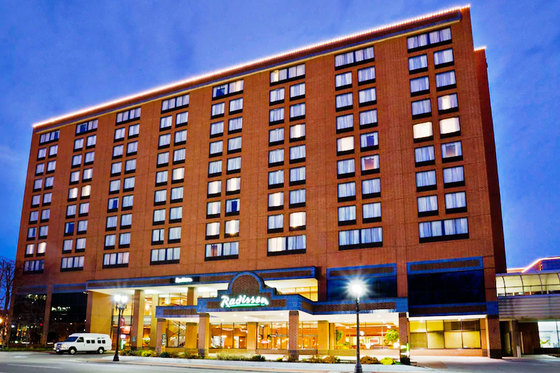 DoubleTree by Hilton Lansing: Indoor Pool & Spa Day Pass | ResortPass